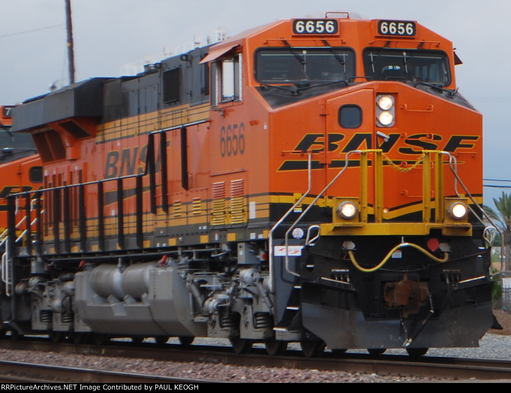 Zoom in shot of the cab of a Very Brand New ES44C4 BNSF 6656 as she heads west with a Z-Train.
